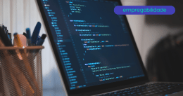 Arquitetura de software: o que é, como se capacitar e vagas.